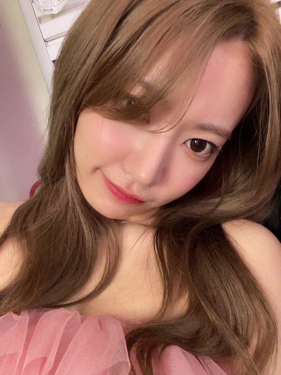 LE SSERAFIM’s Sakura Earns Praise For The Thoughtful Way She Treats ...