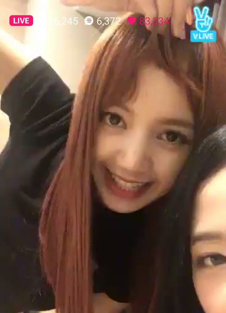 Just 10 Moments Where BLACKPINK's Lisa Let Her Forehead Breathe - Koreaboo