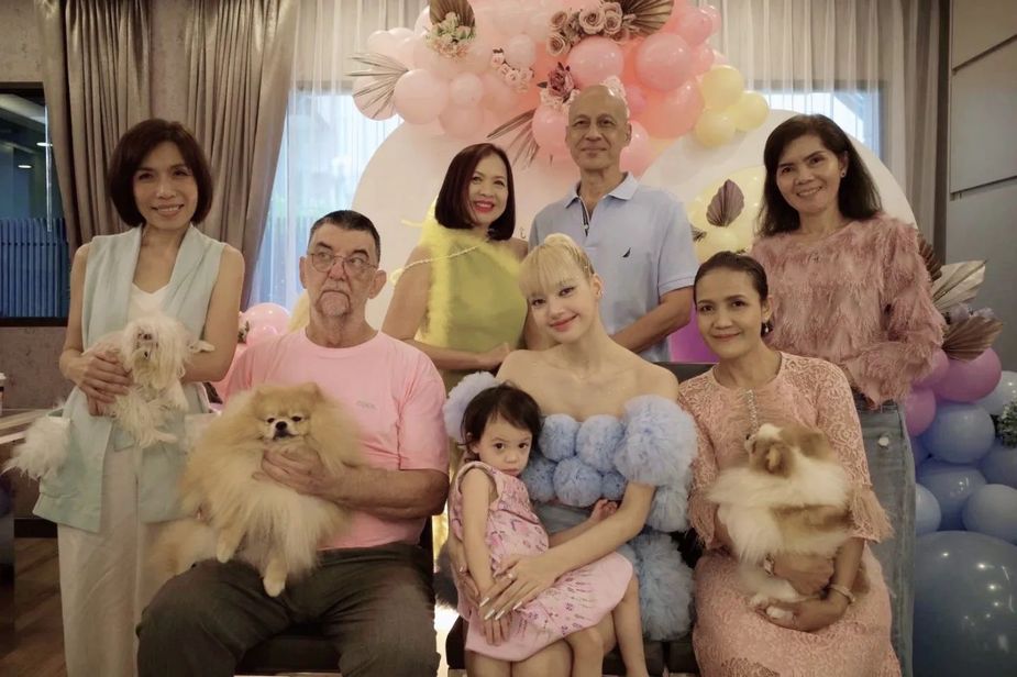 BLACKPINK's Lisa Celebrates Her Birthday With Family And Friends In ...