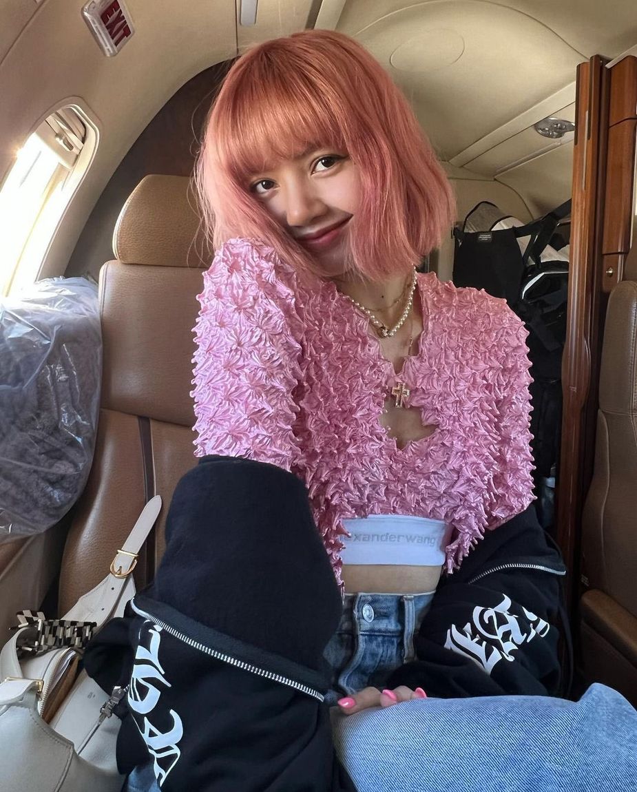 BLACKPINK's Lisa Spotted At LAX For Flight Back Home - Koreaboo
