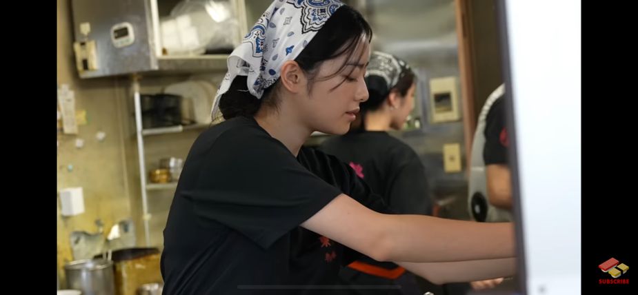 K-Netizens React To A College Student Who Resembles NewJeans' Minji ...