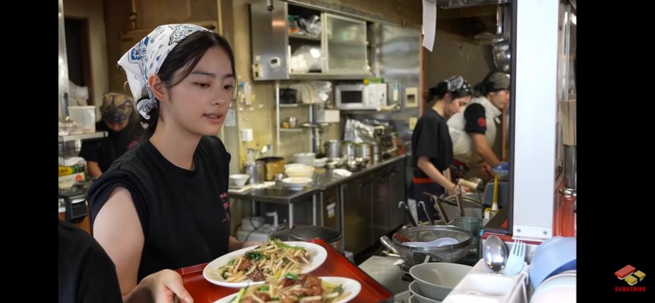 K-Netizens React To A College Student Who Resembles NewJeans' Minji ...