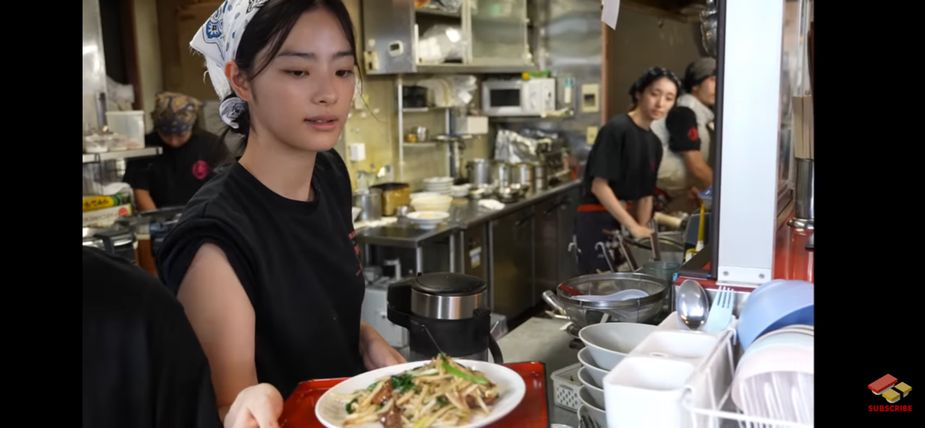 K-Netizens React To A College Student Who Resembles NewJeans' Minji ...