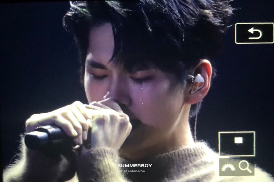 People Can’t Get Over How Beautiful Wanna One’s Ong Sungwoo Looks While ...