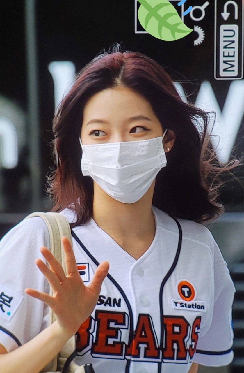 15+ Photos Of LE SSERAFIM Kazuha's Real Life Visuals That Are So ...