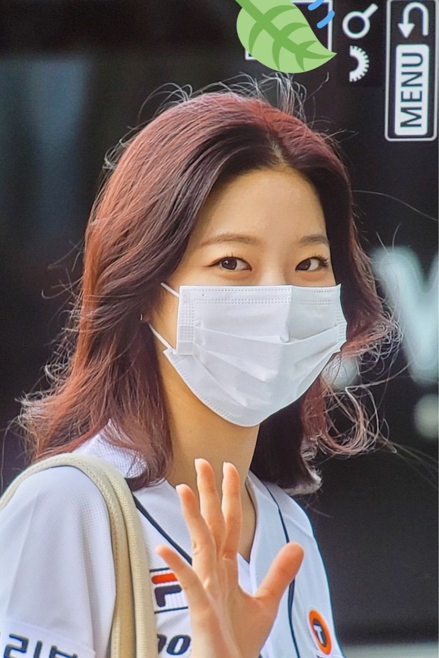 15+ Photos Of LE SSERAFIM Kazuha's Real Life Visuals That Are So ...