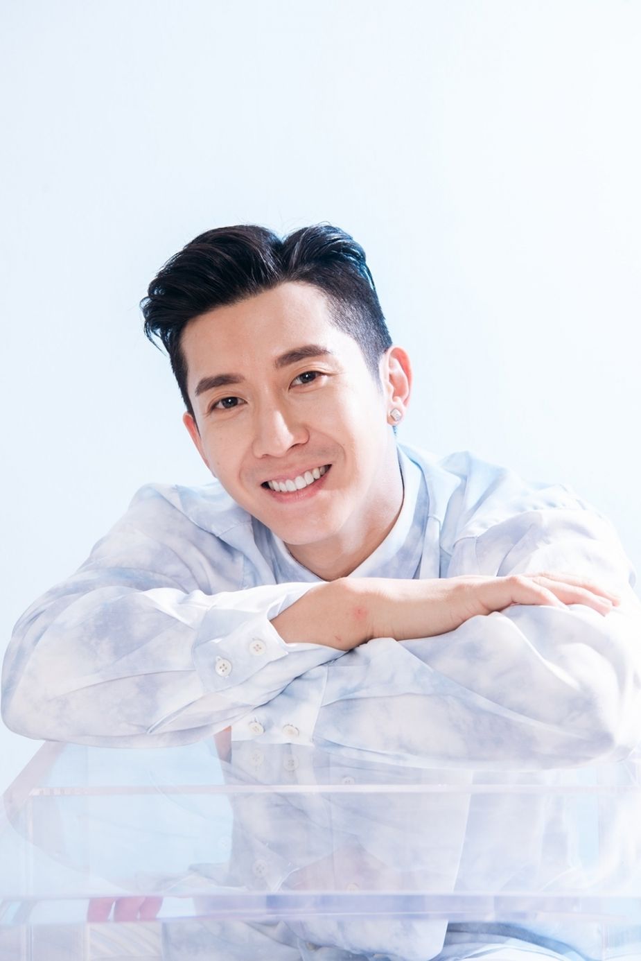 The Reason Why First-Generation Singer Chooses Not To Have Celebrity ...