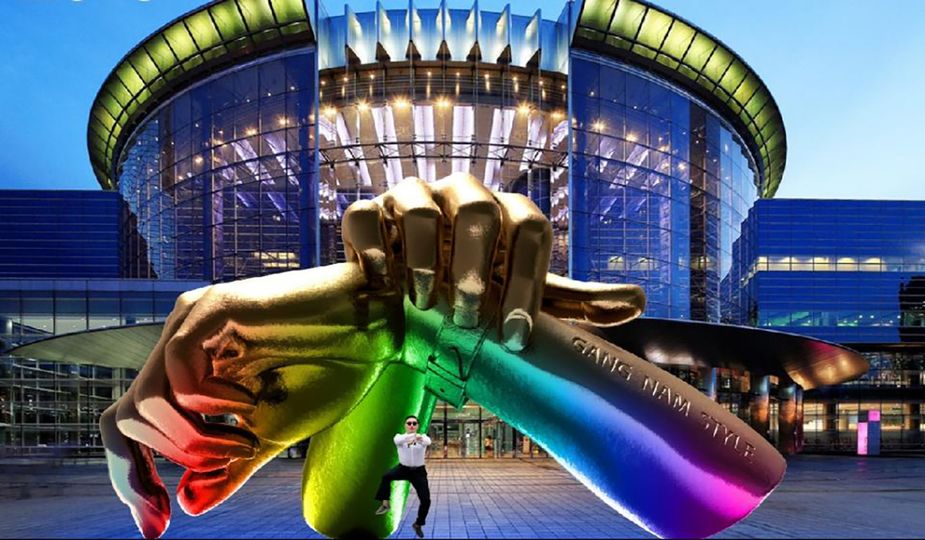 "Gangnam Style" Statue In Seoul Is Going Viral As "The C*ntiest Pair Of ...