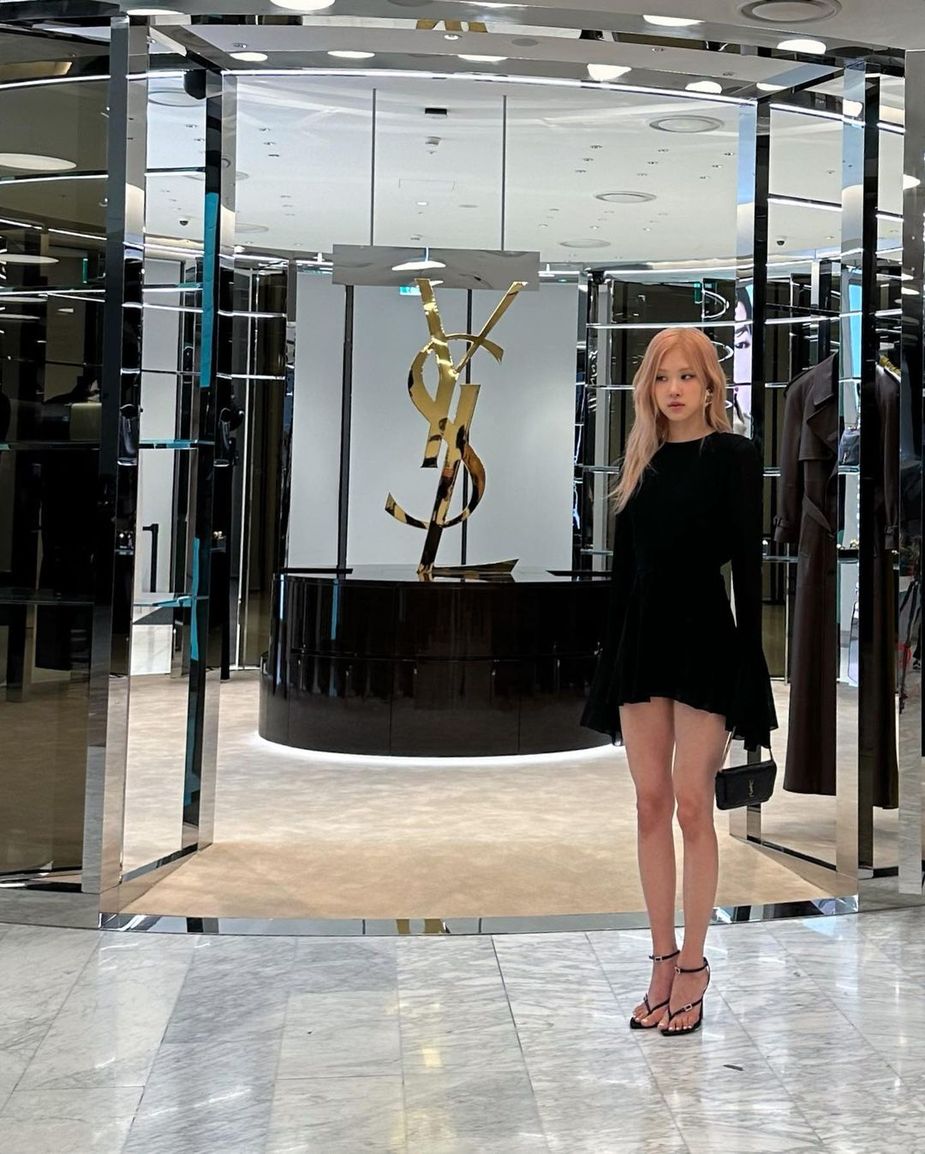 10 Recent Times BLACKPINK's Rosé Showed Off Her Long, Long Legs On ...