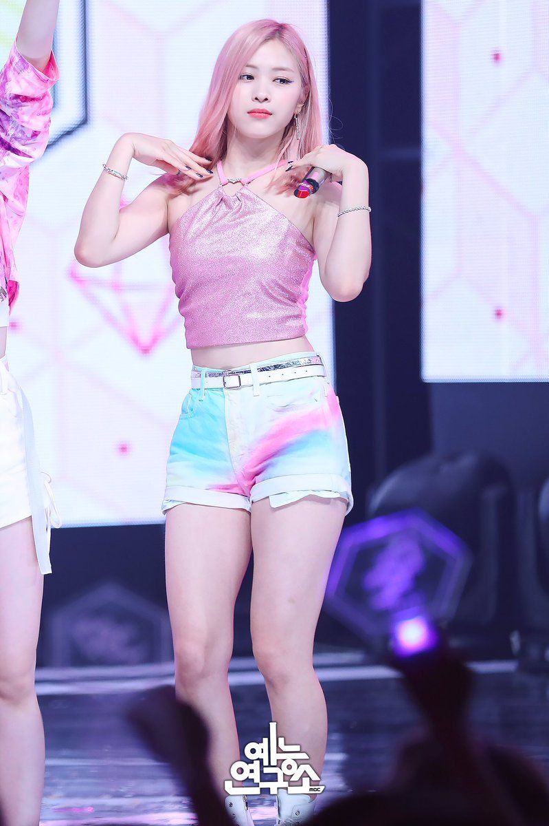 ITZY's Ryujin Explains Why She And Her Members Have To "Stay Thin ...