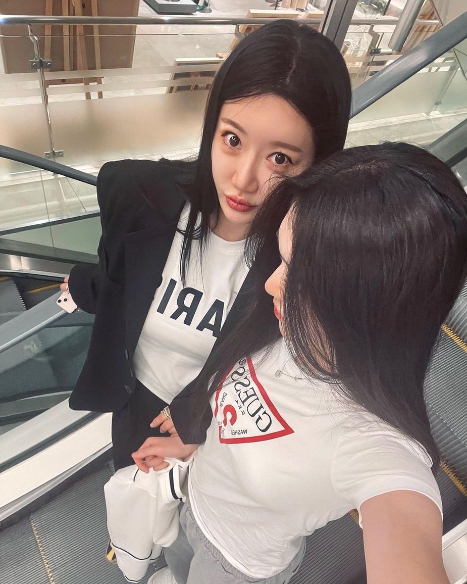 A 50-Year-Old Korean Mom Is Going Viral For Looking As Young As Her 20 ...