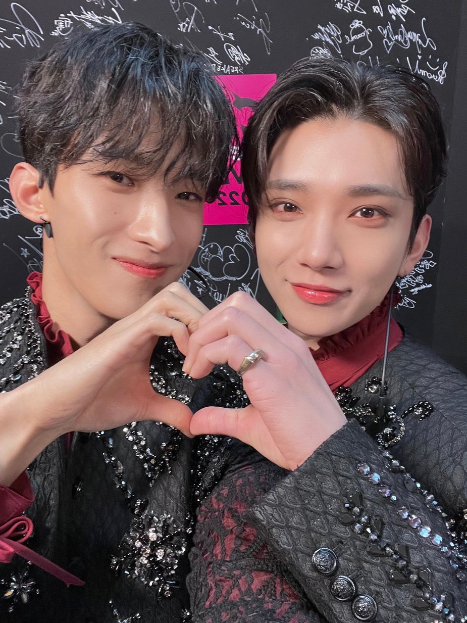 SEVENTEEN Fans Go Viral For Genius Way To Put All 13 Members On One Fan ...