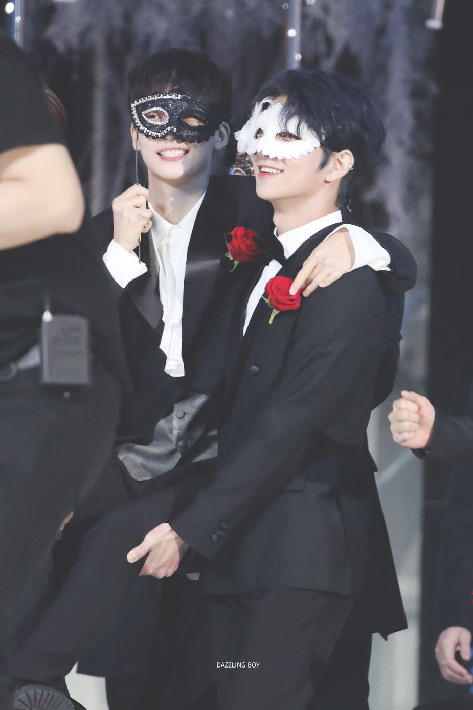 Seventeens Joshua Didnt Have A Clue An Unexpected Guest Crashed His