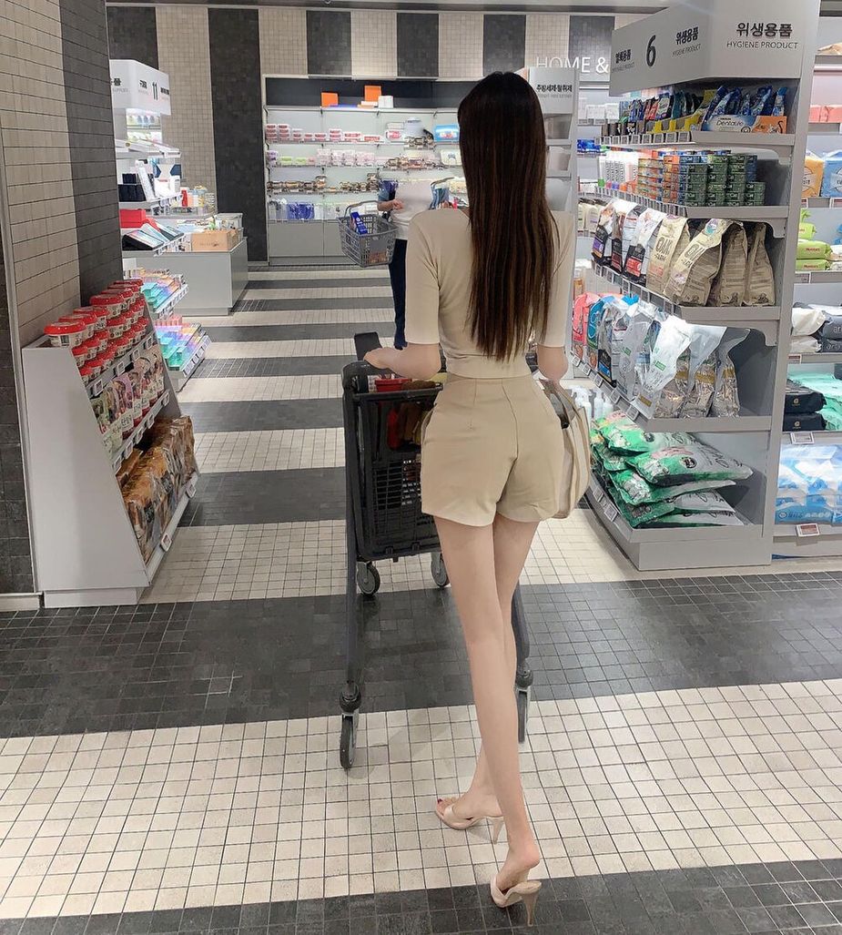 "She's Winning The IDGAF War" — Korean Influencer Goes Viral For Her Extreme Photoshopping ...