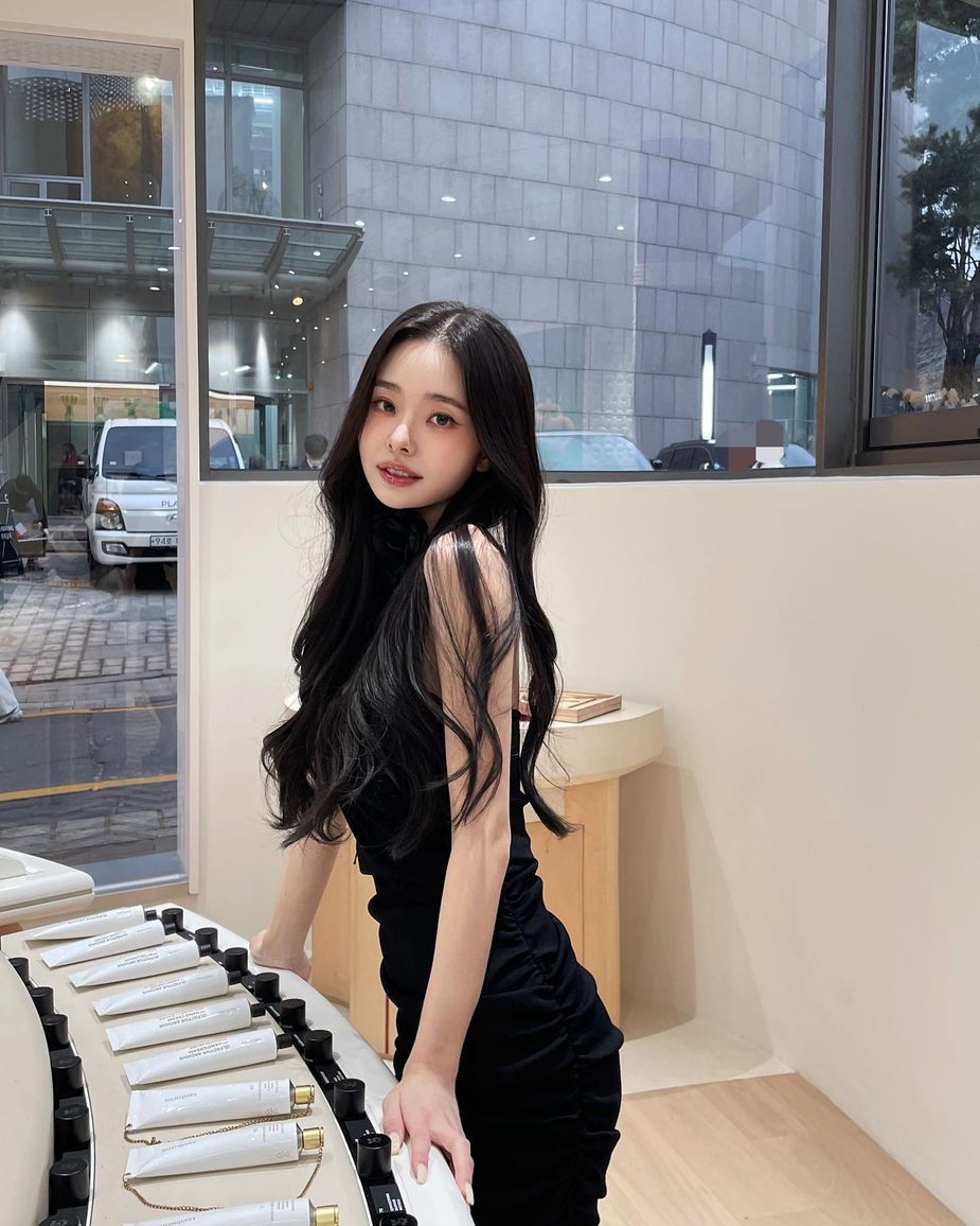 "Single's Inferno" Star Song Ji A Is "Aging Backwards" In School ...