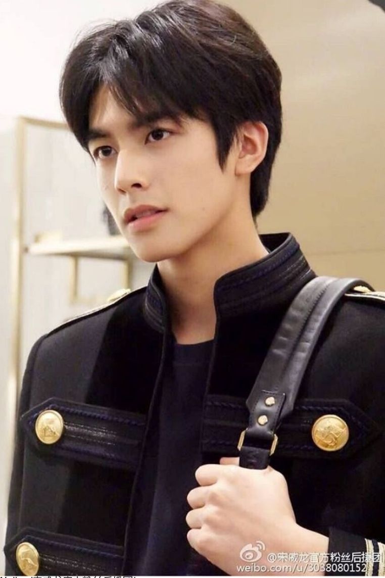 Chinese Actor Is Gaining Attention for Looking like Lee Dong Wook and ...