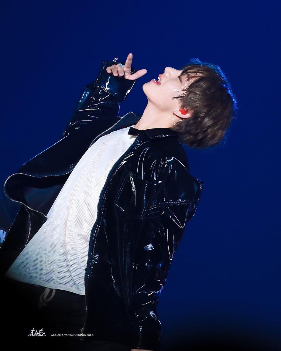 10+ Pictures of BTS V’s Stage Faces You Need To See Right Now - Koreaboo