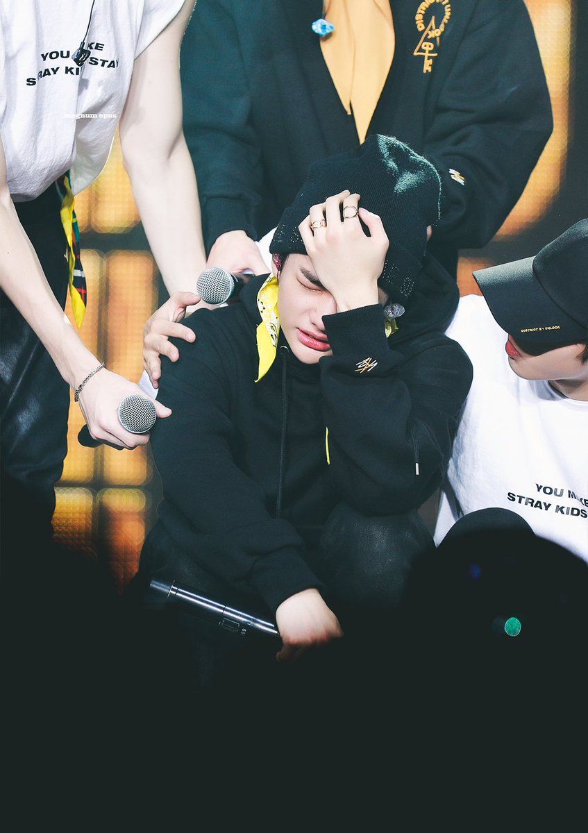 Stray Kids' Hyunjin Broke Down In Tears At Their Final Concert While ...