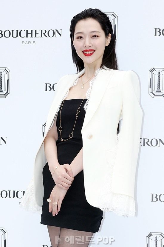 Sulli Shocks Netizens In Mini Dress And A Completely New Look