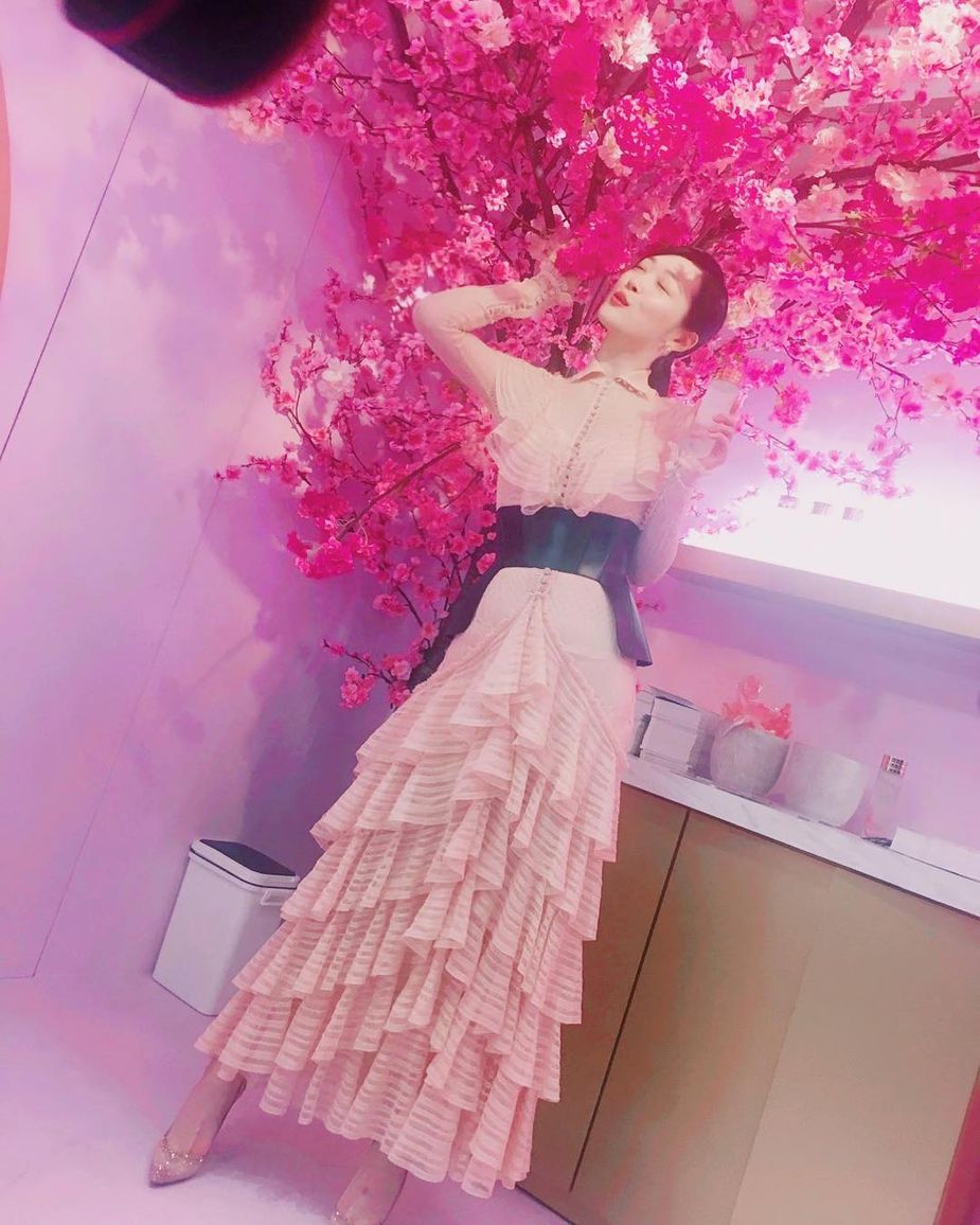 Sulli Exuded Elegance And Poise In This $9,500 Outfit - Koreaboo