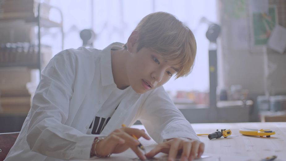 4 Surprising Facts That Make BTS's V A Scientific Rarity - Koreaboo