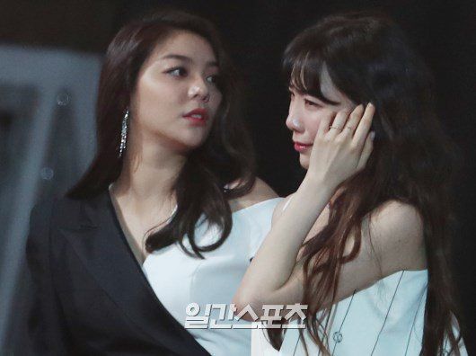 Taeyeon Spotted Crying During Jonghyun's Song At Golden Disc Awards 2018