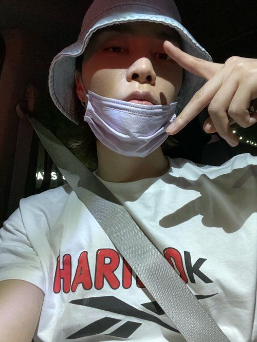 Japanese Press Accidentally Outs NCT Taeyong's Vape In Behind-The ...