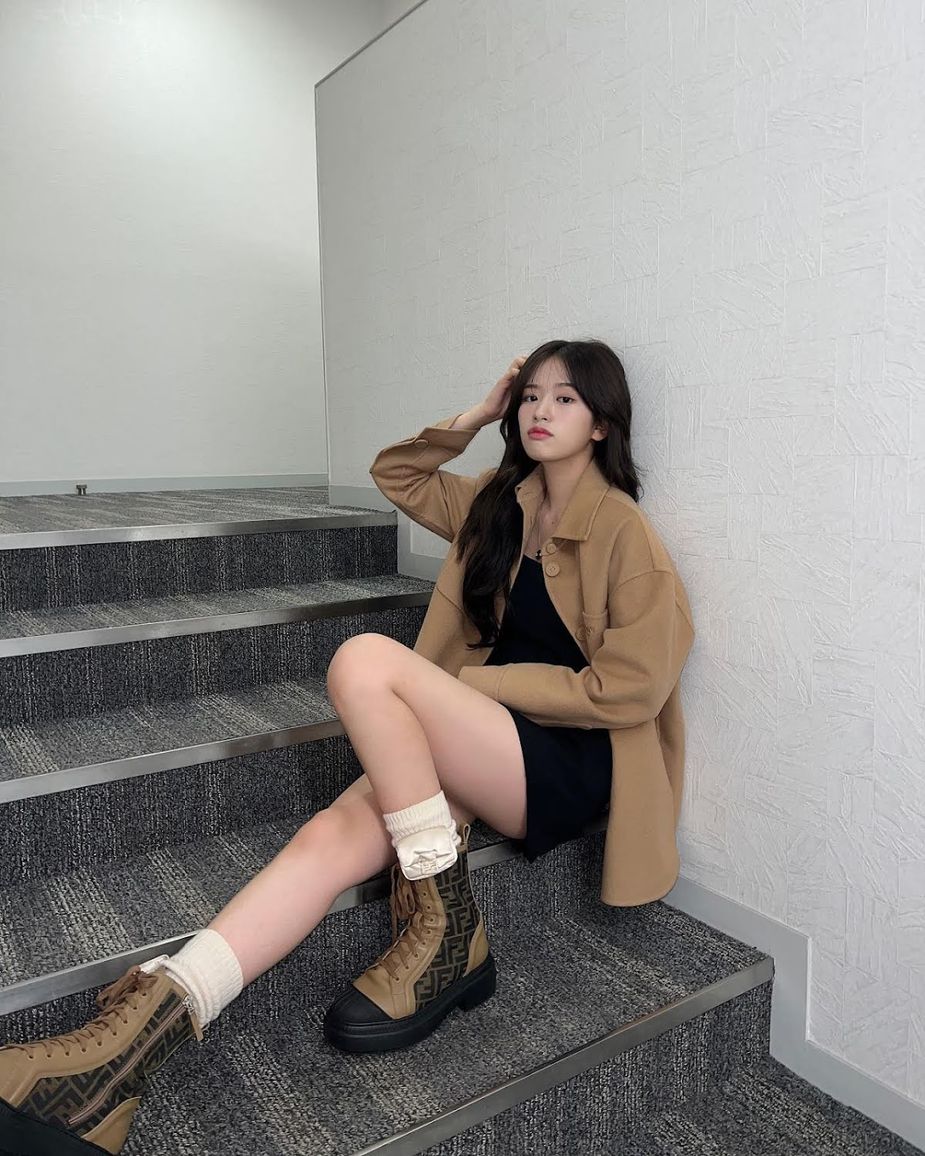 IVE's Ahn Yujin Shocks Netizens With Her “Unreal” Body And "Legs For ...