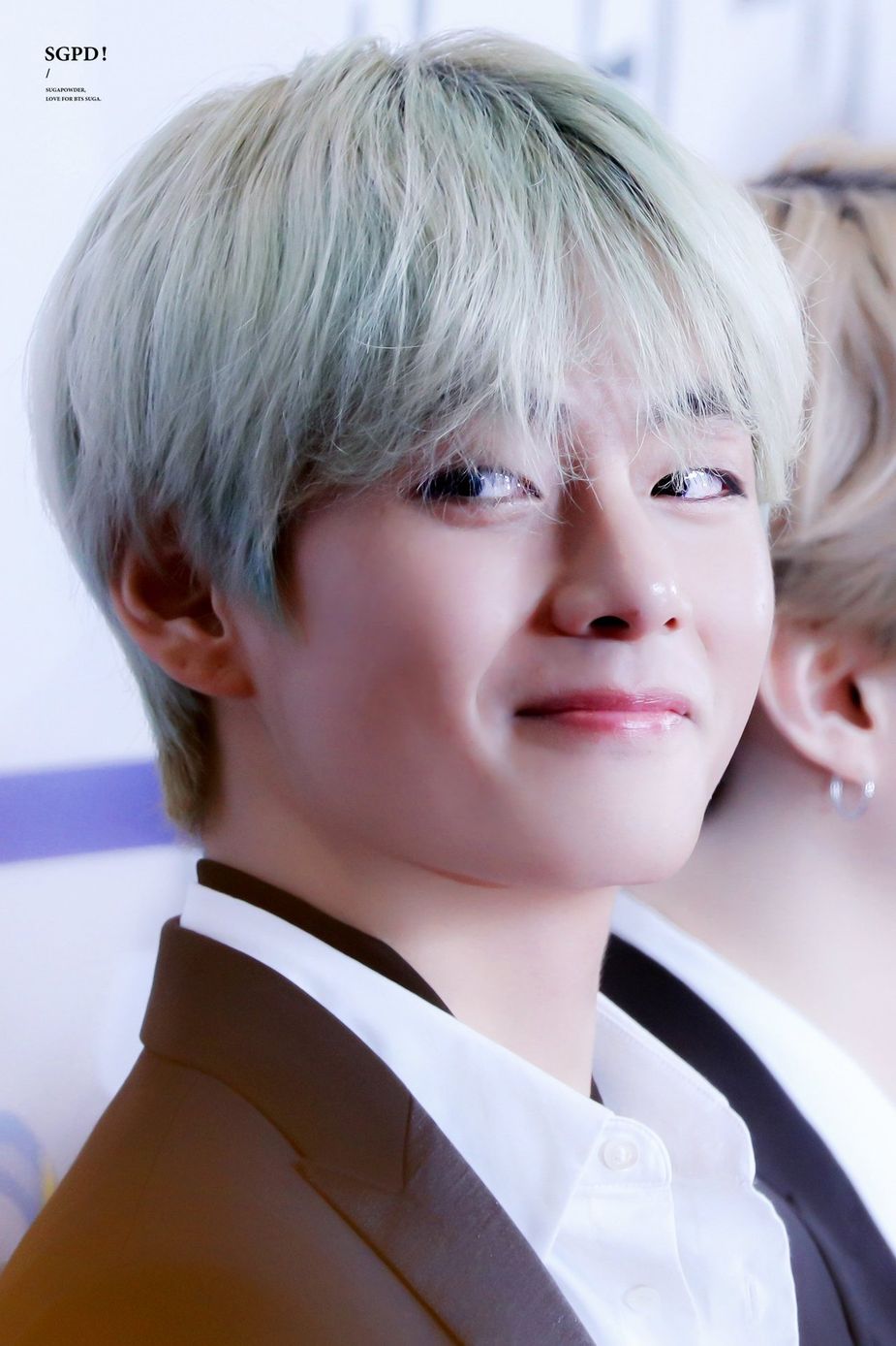 BTS's V Did Something Kind For 2AM's Jinwoon Before His Enlistment