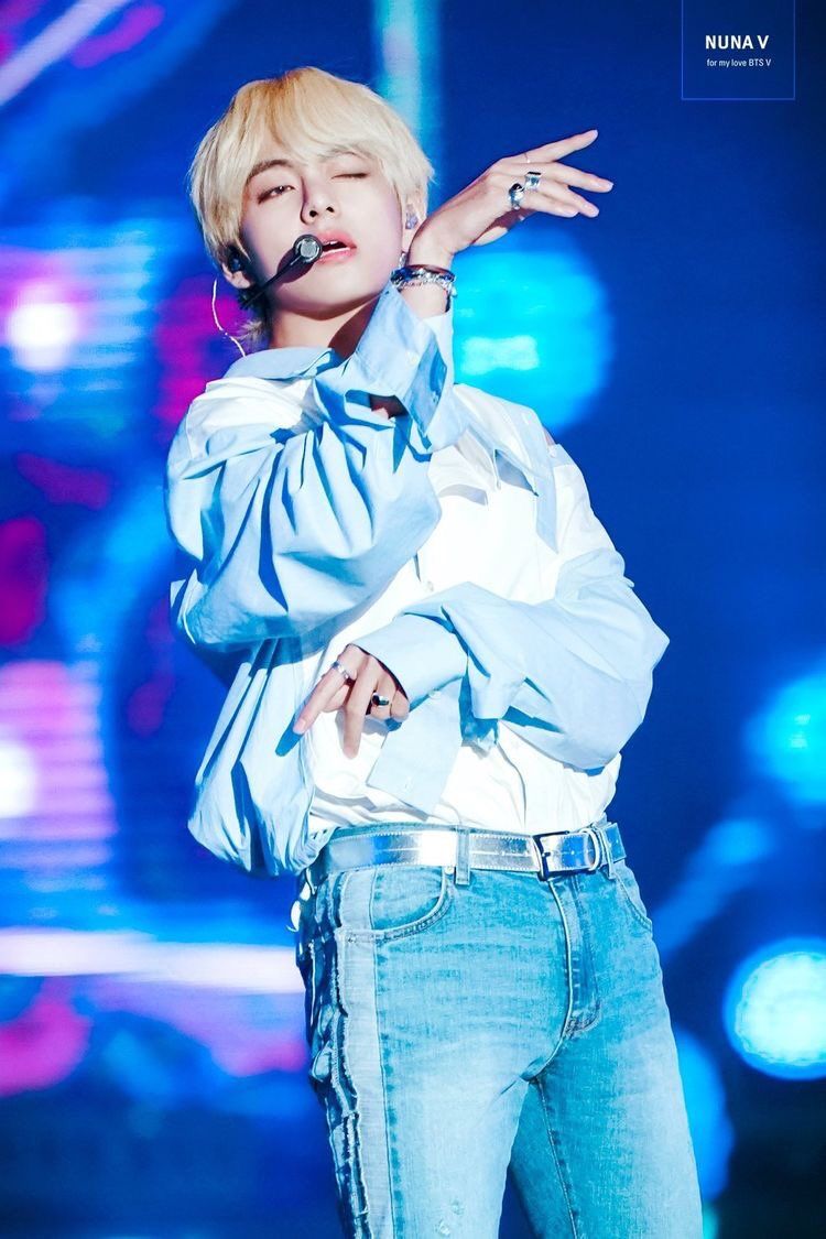 10 "Bare Minimum" Moments When BTS's V Drives Fans Crazy While Doing ...