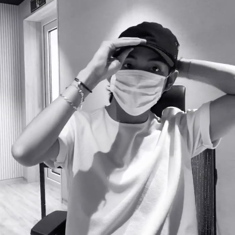 10 "Bare Minimum" Moments When BTS's V Drives Fans Crazy While Doing ...