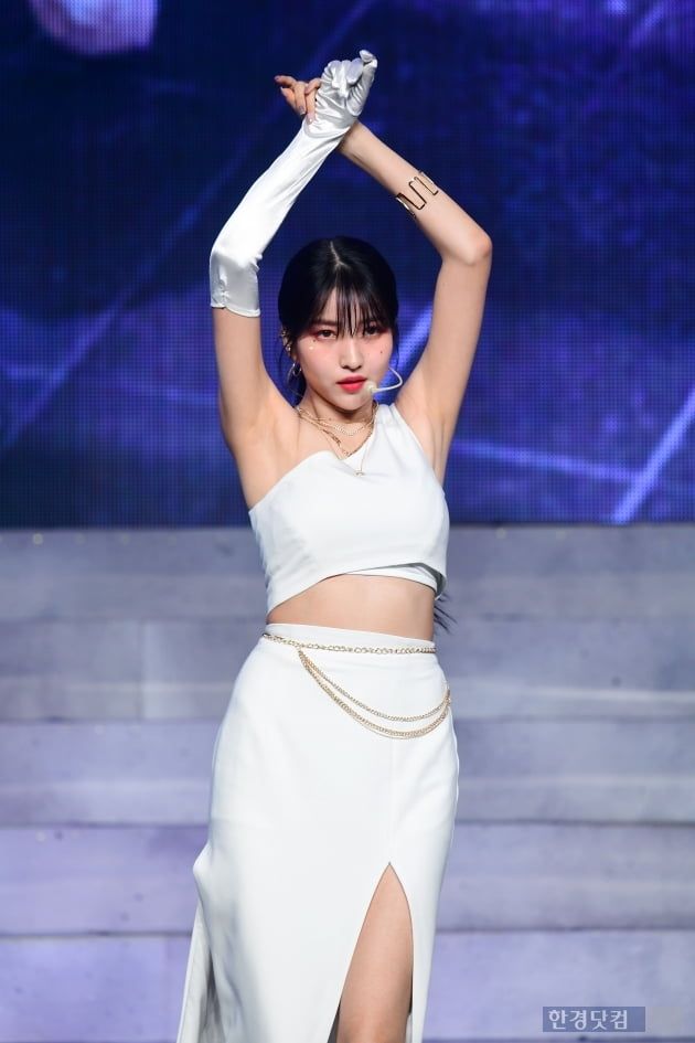 GFRIEND Says Their "Merciless Outfits" Makes Them Think Twice About ...