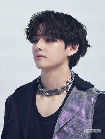 BTS's V Is Deemed A "Face Genius" By Fans For Looking Flawless During ...