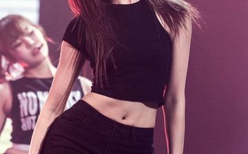 Koreans Are Calling This Female Idol's Body A "Coke Bottle" For This ...