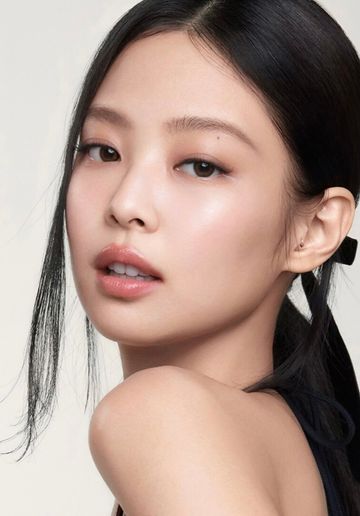 BLACKPINK’s Jennie Gains Attention For A Change In Makeup Style At ...