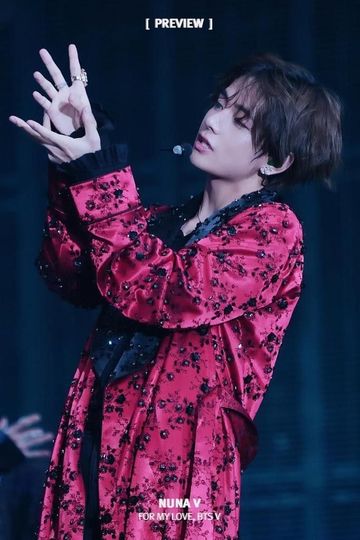 16 Pictures Of BTS's V's Gorgeous Fingers That Will Surely Cast A Spell ...