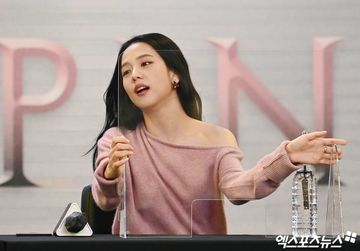 Fans Are Praising BLACKPINK Jisoo's Efforts To Communicate With Fans ...