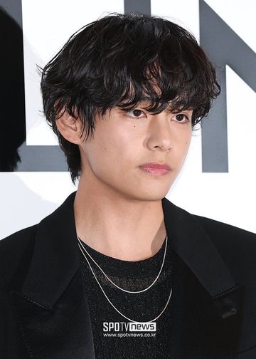 13 Unedited Moments Of BTS’s V At Celine's Pop-Up In Seoul Showing What ...