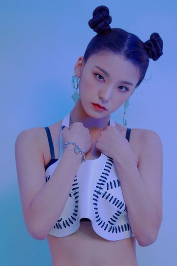 Here's A List Of All Of The Idols Netizens Claim ITZY's Yeji Looks Like - Koreaboo