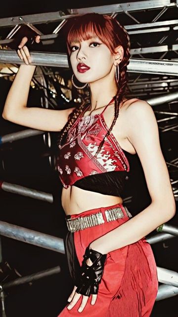 15+ Times BLACKPINK's Lisa Was Gorgeous AF In Bold Red - Koreaboo