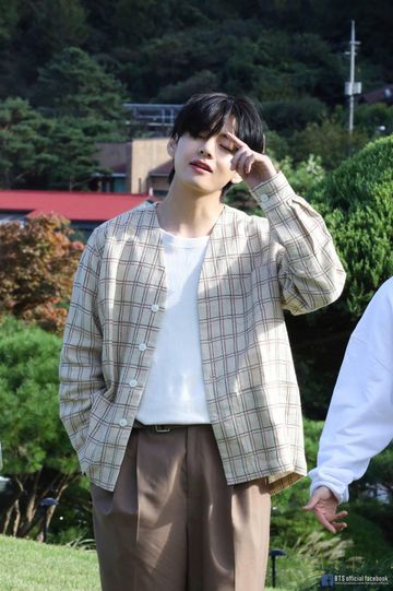 BTS's V Reveals The Difference Between Real Self Kim Taehyung And Stage ...