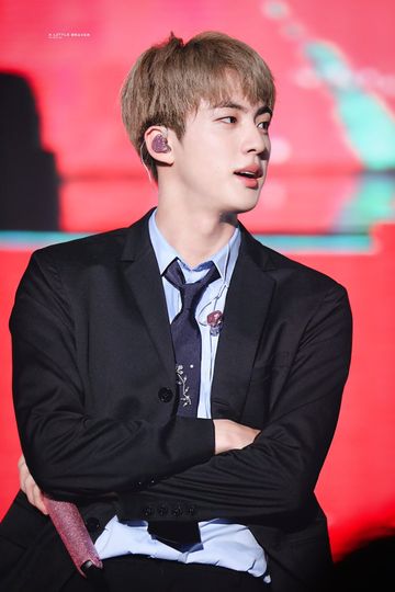 BTS Jin's "Choppy Bang" Visual Really Peaked At The Final Concert ...