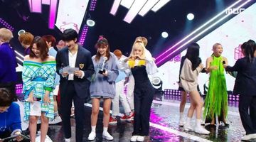 Here's Why Apink Handed MAMAMOO's Solar a Large Green Onion on "Show ...