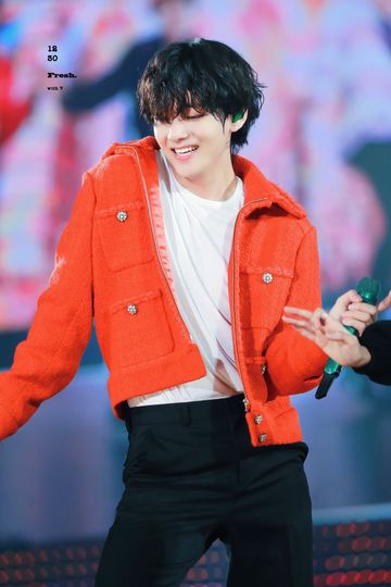 5 Times BTS's V Proved Clothing Has No Gender - Koreaboo