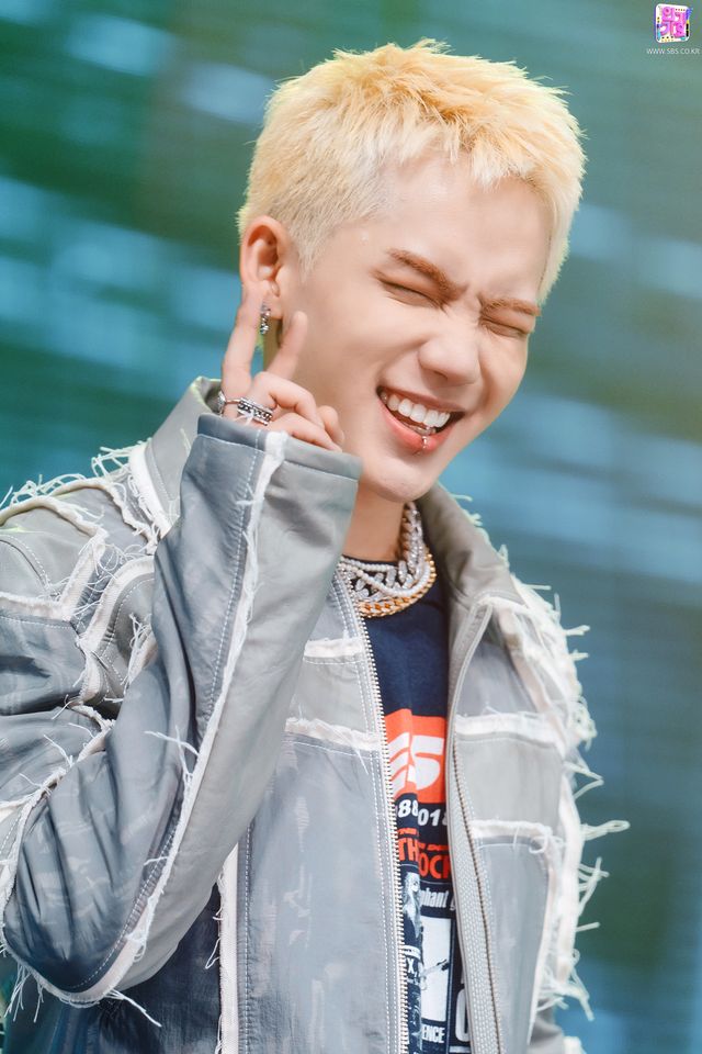 These 60 HD Photos Of TREASURE Performing "JIKJIN" Live Will Have Any ...