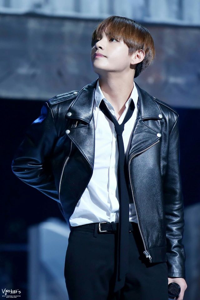 TOP 10 Sexiest Outfits Of BTS's V