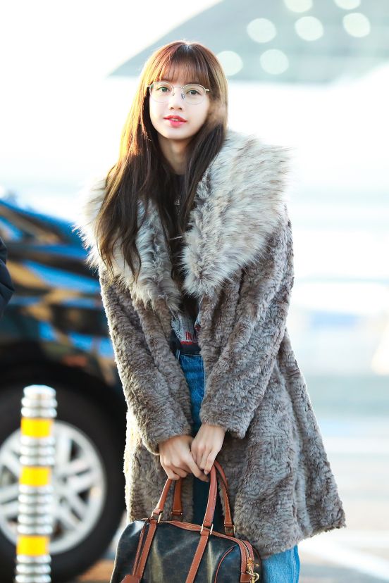 8 Of BLACKPINK Lisa's Most Stylish Winter Outfits That'll Make You ...