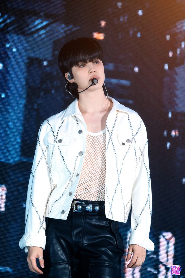 BTS's Jimin Looks Nothing Short Of Ethereal In New HD Solo Stage Photos ...