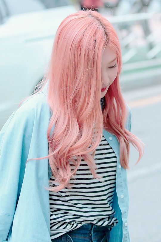 Red Velvet’s Joy shocks fans with sudden pink hair transformation ...