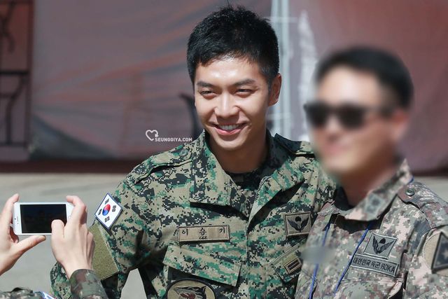 10 pictures of Lee Seung Gi's army transformation - Koreaboo